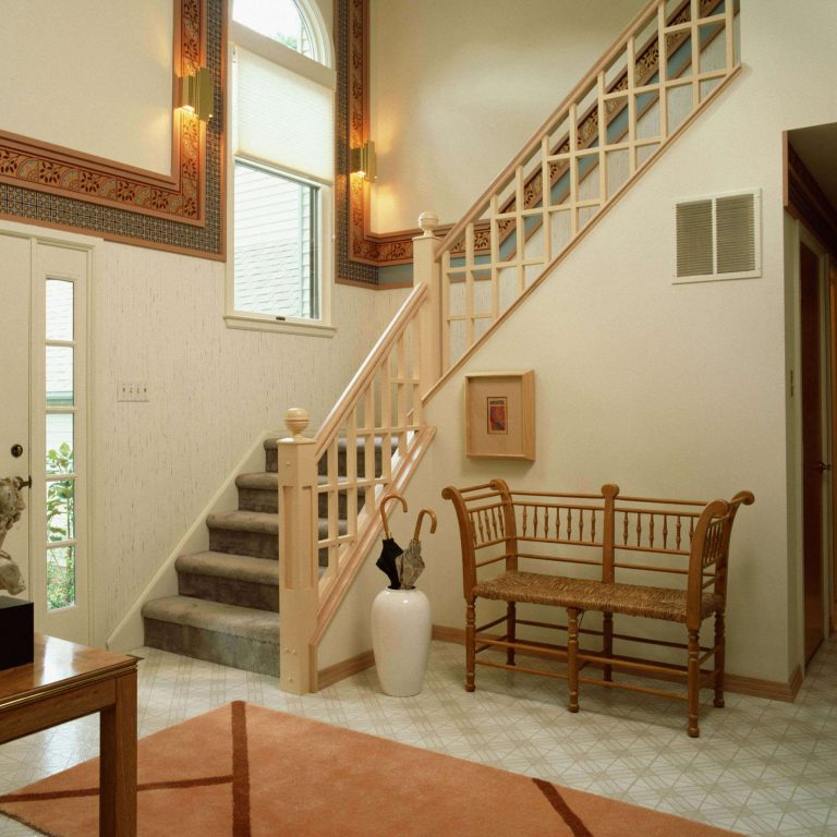 22 Beautiful Traditional Staircase Design Ideas To Must Check