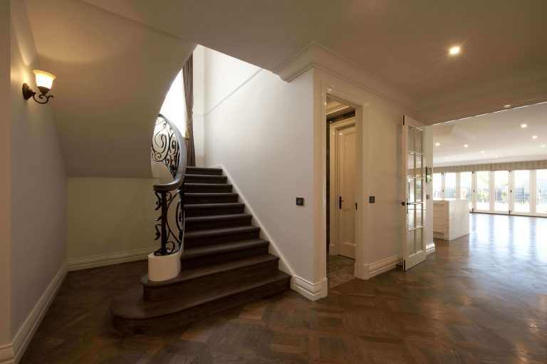 22 Beautiful Traditional Staircase Design Ideas To Must Check
