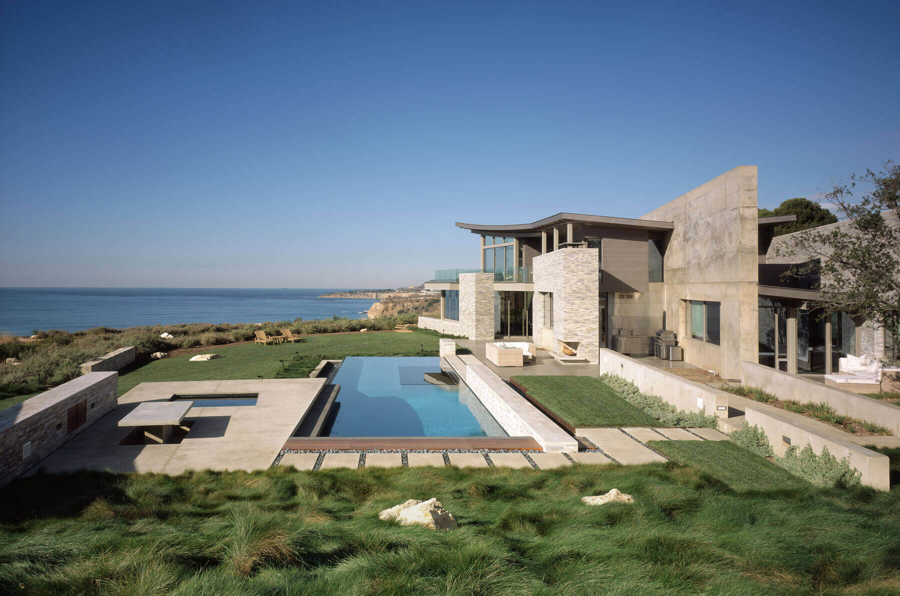 38+ Modern Beach House Designs For Luxurious Living