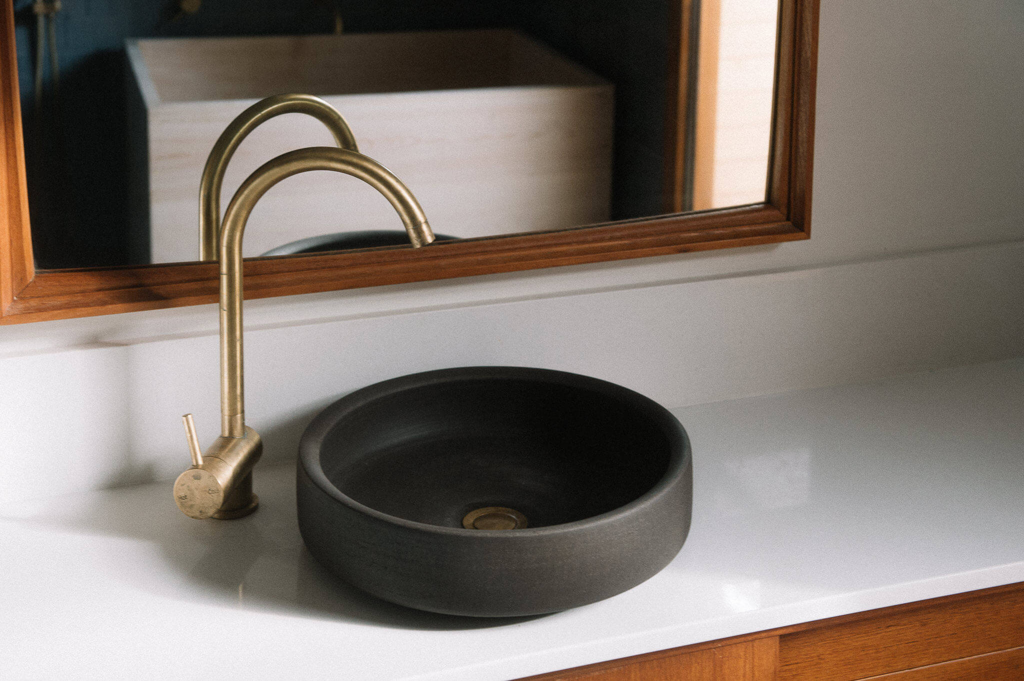 Things To Consider For Selecting The Bathroom Hand Basins