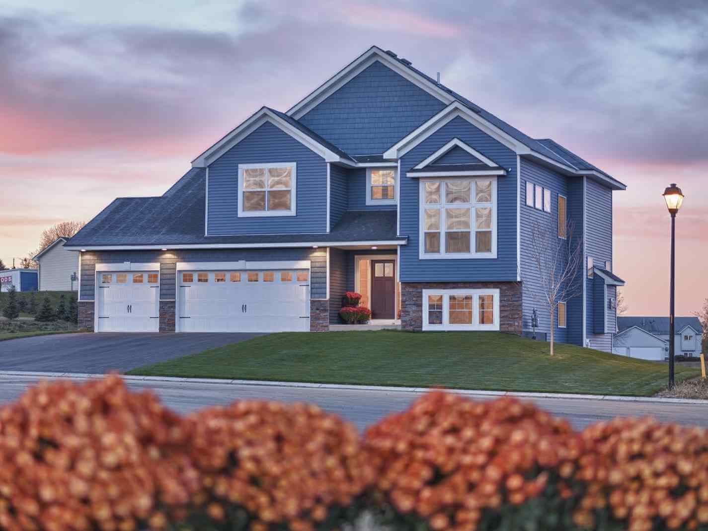 21 Inspiring Exterior House Color Ideas / Designs To Check