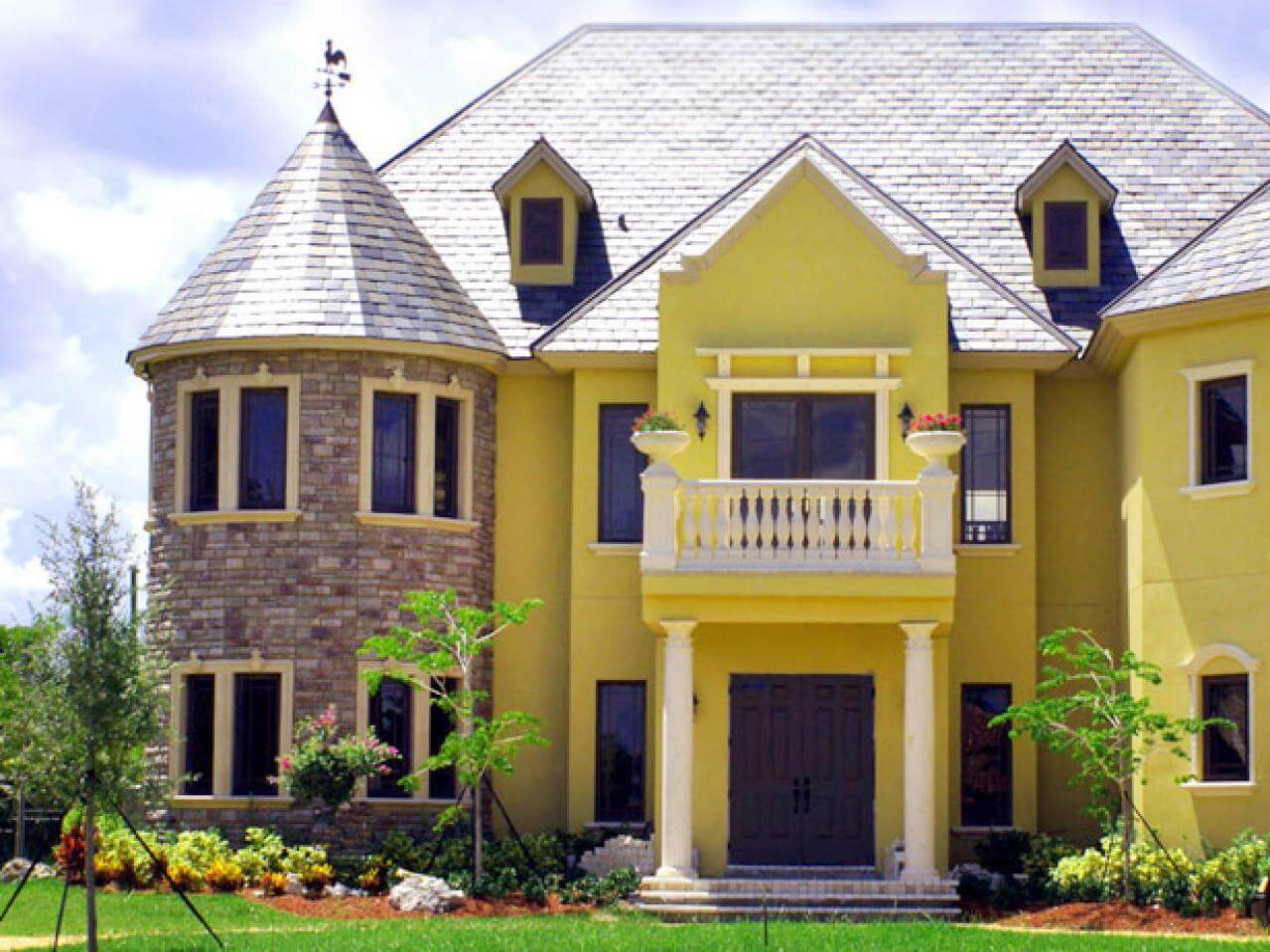 21 Inspiring Exterior House Color Ideas / Designs To Check