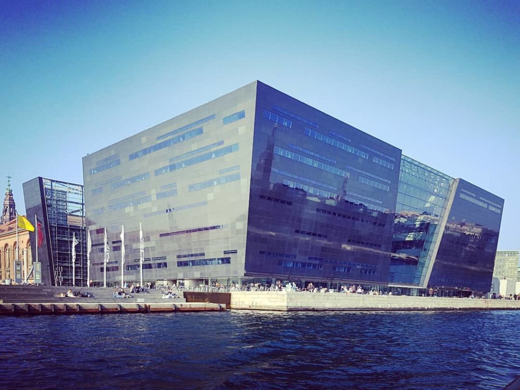 Everything You Need to Know About Neomodern Architecture