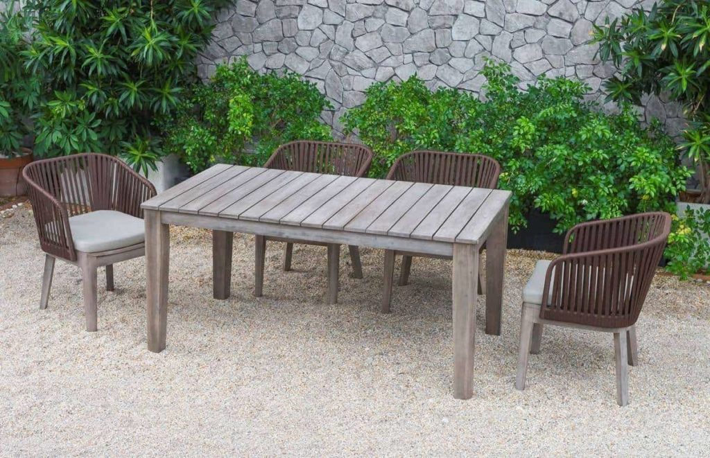 20+ Outdoor Dining Tables That Will Wow Your Dinner Guests