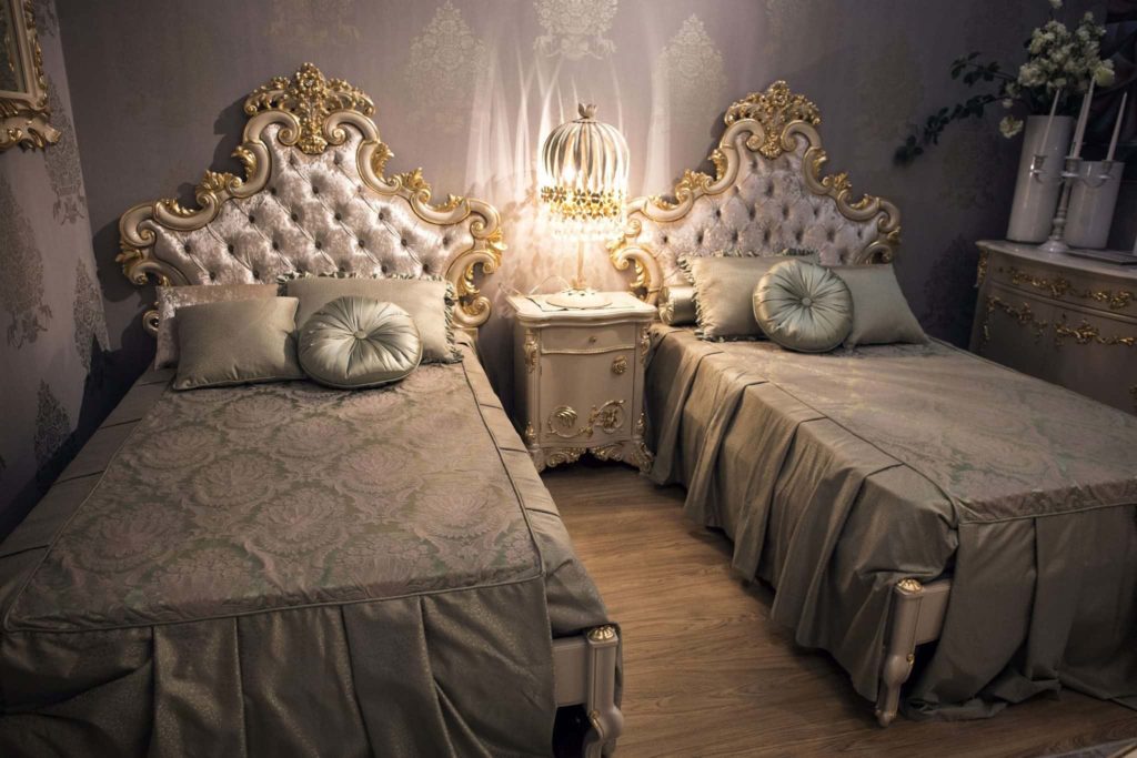 A Lavish and Royal Bed Designs Ideas