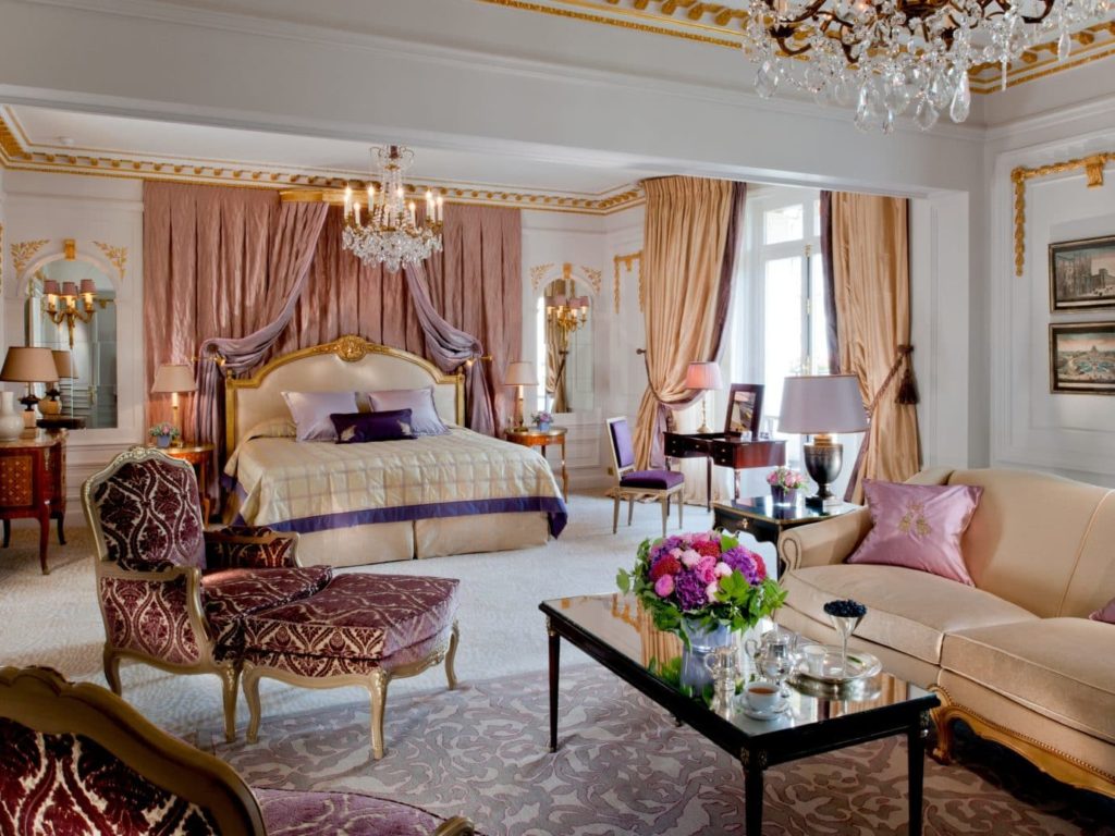 A Lavish and Royal Bed Designs Ideas
