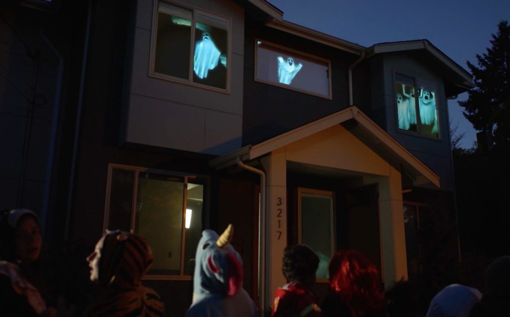 Spooky Halloween Windows Decoration Ideas