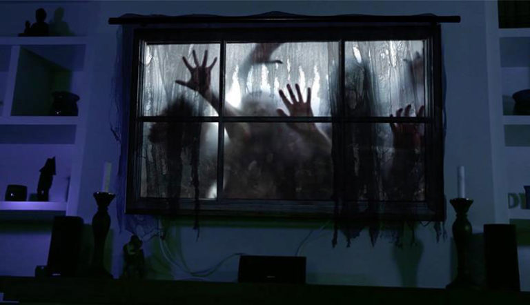 Spooky Halloween Windows Decoration Ideas