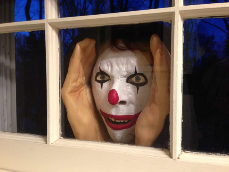 Spooky Halloween Windows Decoration Ideas