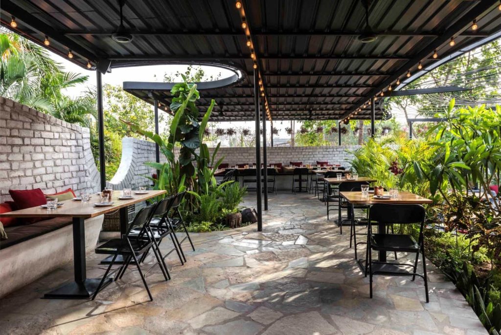 Sensational Designs of Garden Restaurant Interior Design