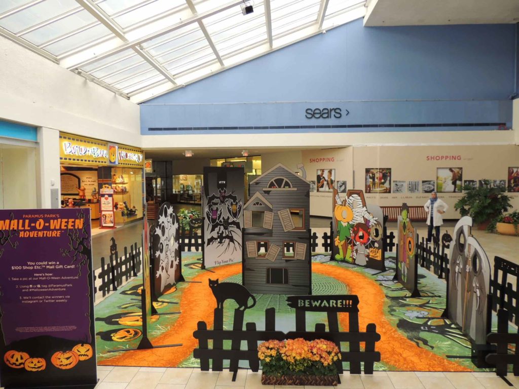 20+ Halloween Supermall Decoration Ideas