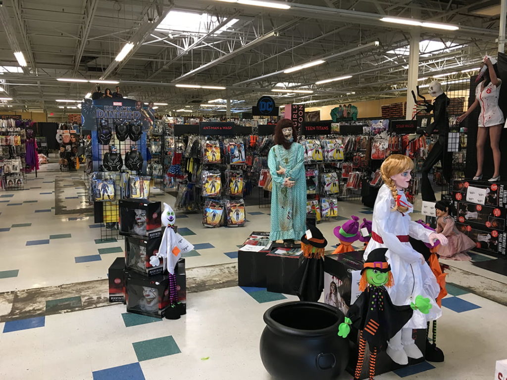 20+ Halloween Supermall Decoration Ideas