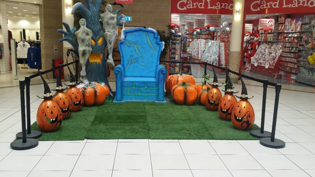 20+ Halloween Supermall Decoration Ideas
