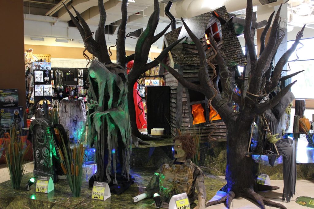 20+ Halloween Supermall Decoration Ideas