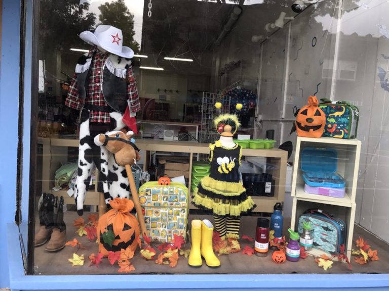 Halloween Special Shop Window Display Decoration Ideas
