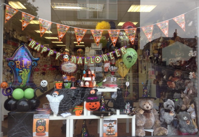 Halloween Special Shop Window Display Decoration Ideas