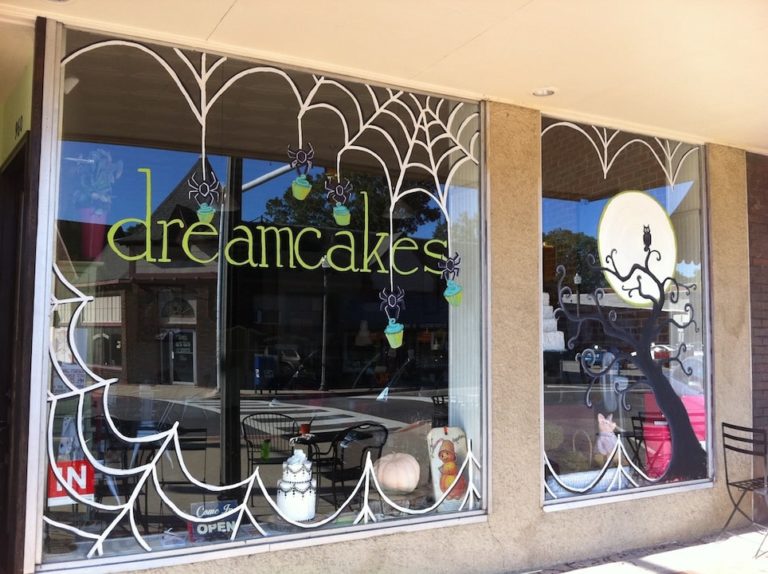 Halloween Special Shop Window Display Decoration Ideas