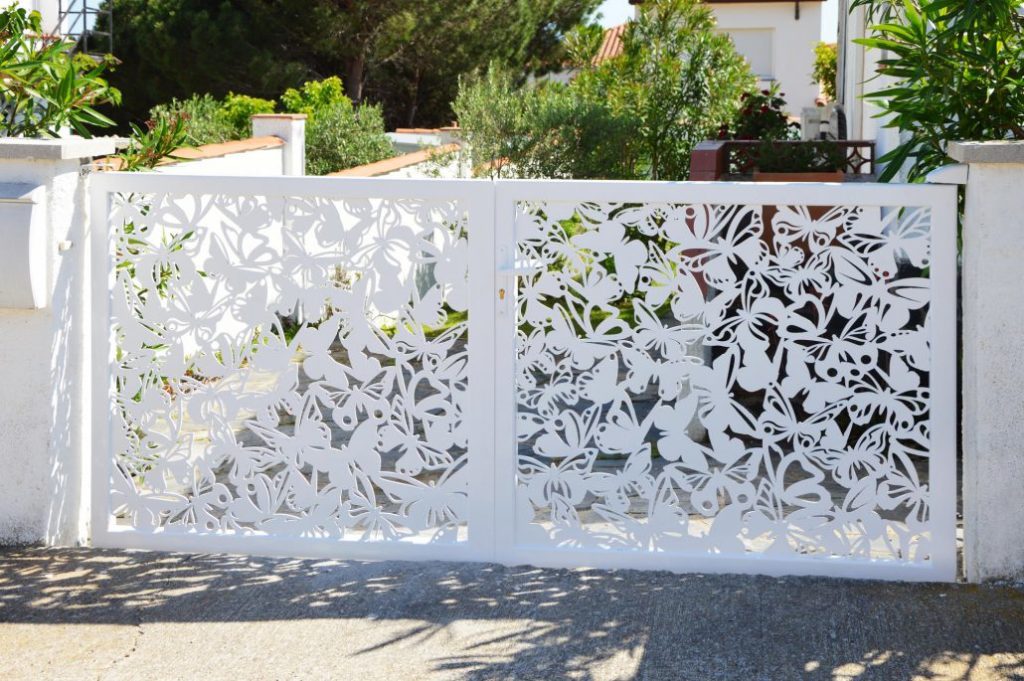 Stunning Small Front Gate That Makes Your House Attractive