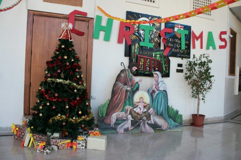 Modern Creative Classroom Decoration Ideas for Christmas