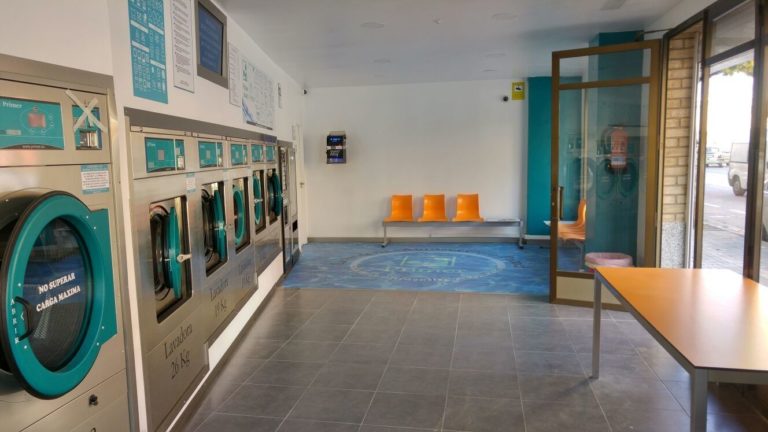 Modern and Attractive Laundry Shop Interior Design Ideas