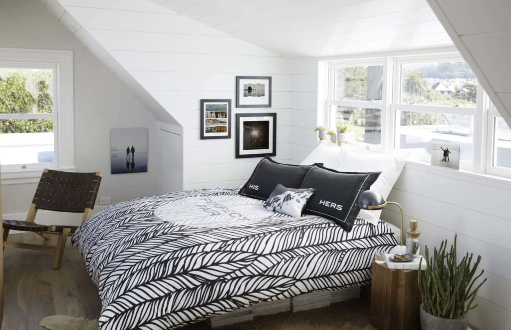 Enchanting Teenage Zebra Bedroom Design Ideas
