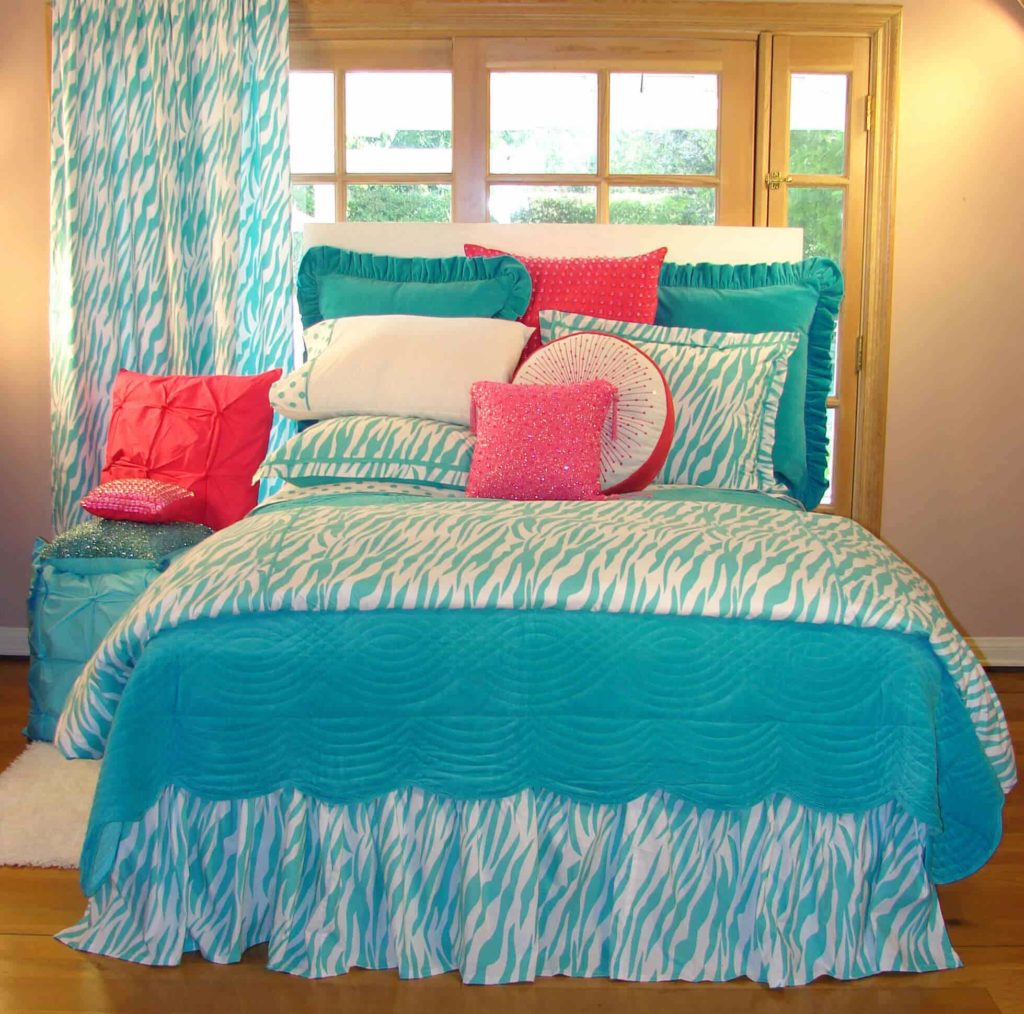 Enchanting Teenage Zebra Bedroom Design Ideas