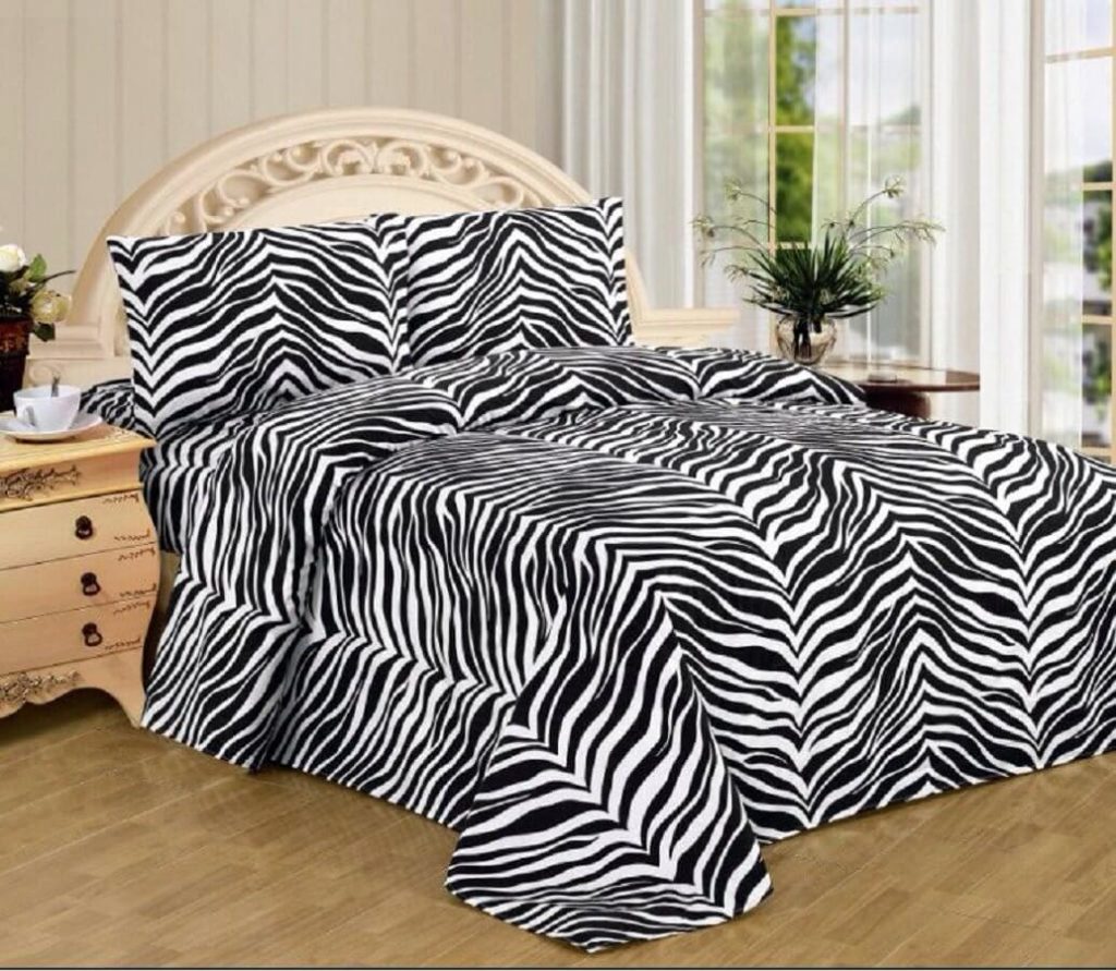 Enchanting Teenage Zebra Bedroom Design Ideas
