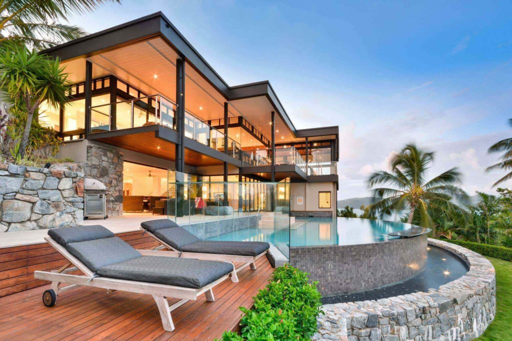 Mesmerizing And Beautiful Glass House Architecture