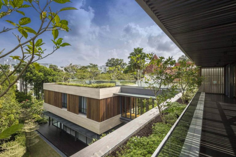 Attractive and Luxury Sky Garden House Architecture