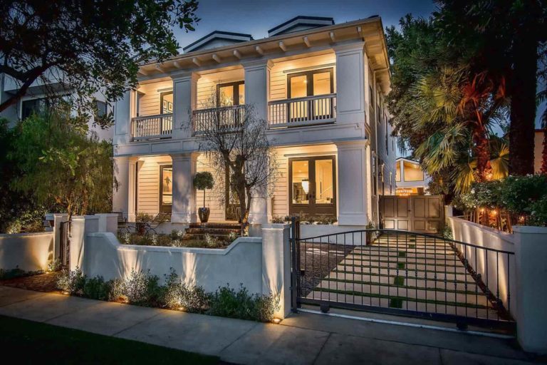 Impressive Modern Colonial Style House Design Ideas