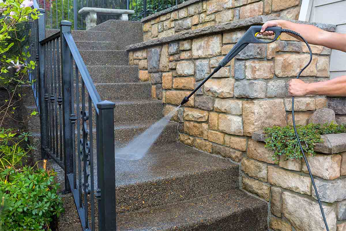An Effective Guide on How to Pressure Wash Your House