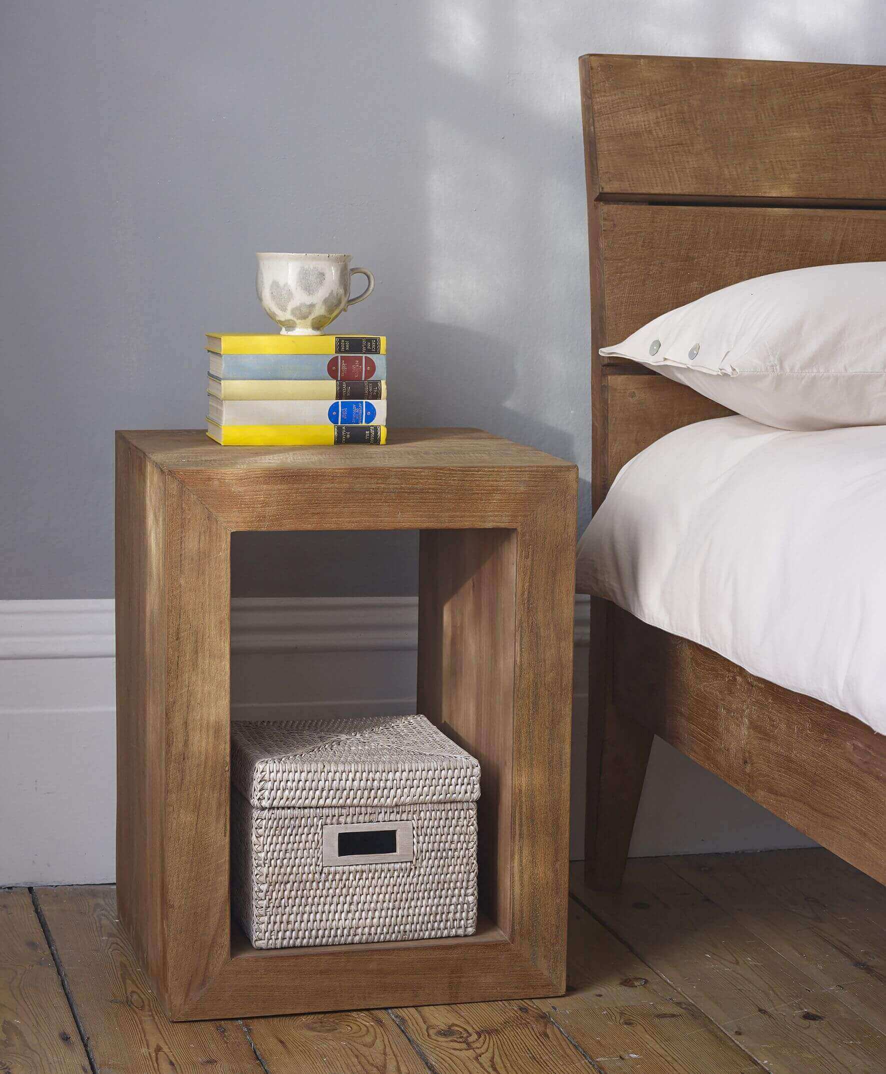Mesmerizing Bedside stand Design Ideas for Bedroom