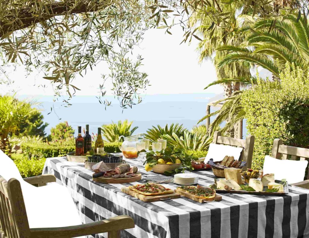 Mesmerizing Outdoor Breakfast Nook Furniture Design Ideas