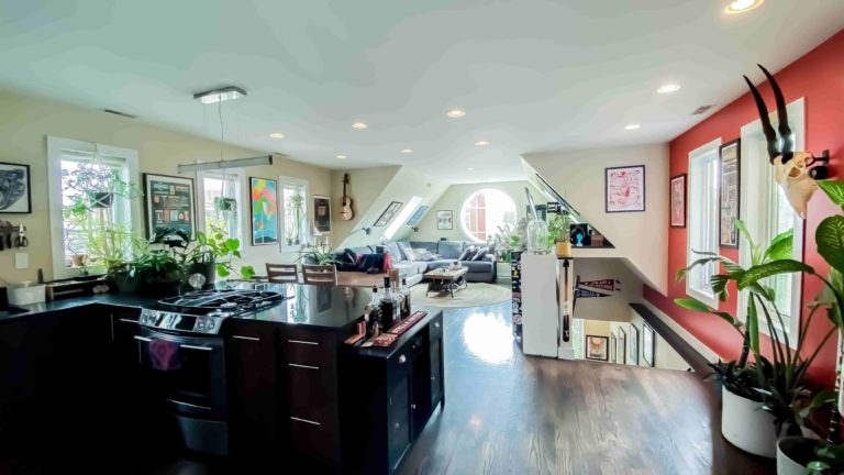 Outstanding Round Window Design for Modern House