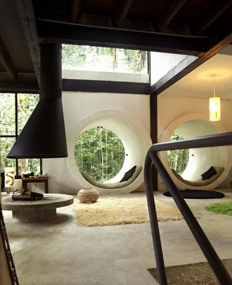 Outstanding Round Window Design for Modern House