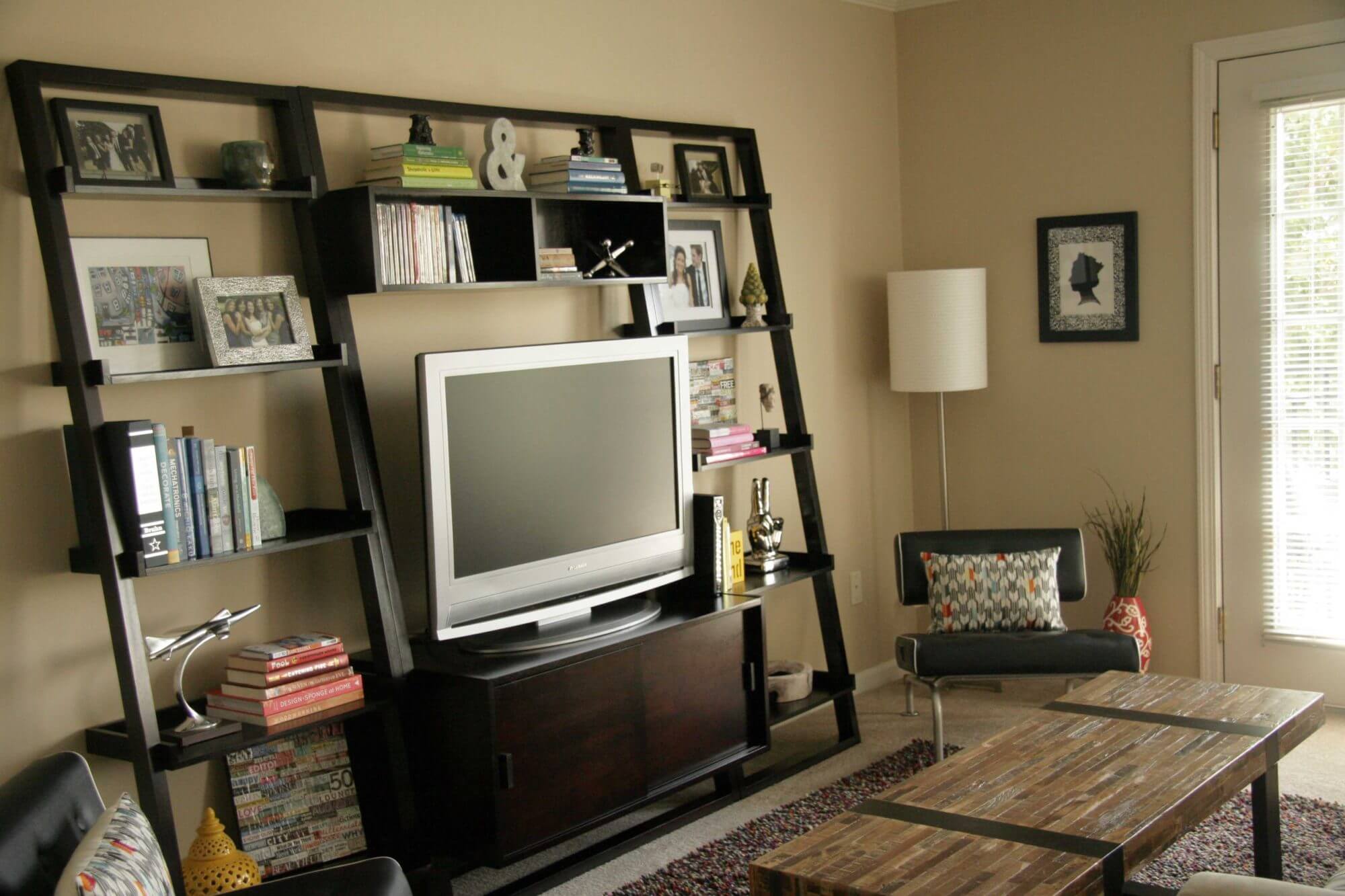 Unique Way to Decorate Your Home with Vintage Ladder