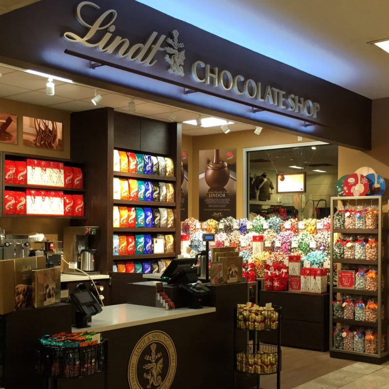 Beautiful and Independent Small Shop Design Ideas