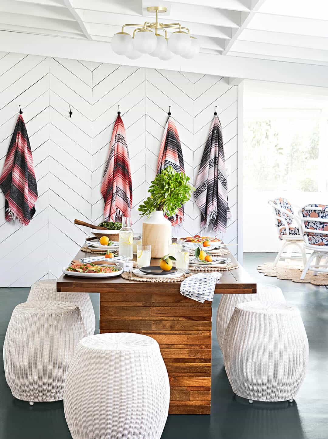 How to Arrange your Dining Table