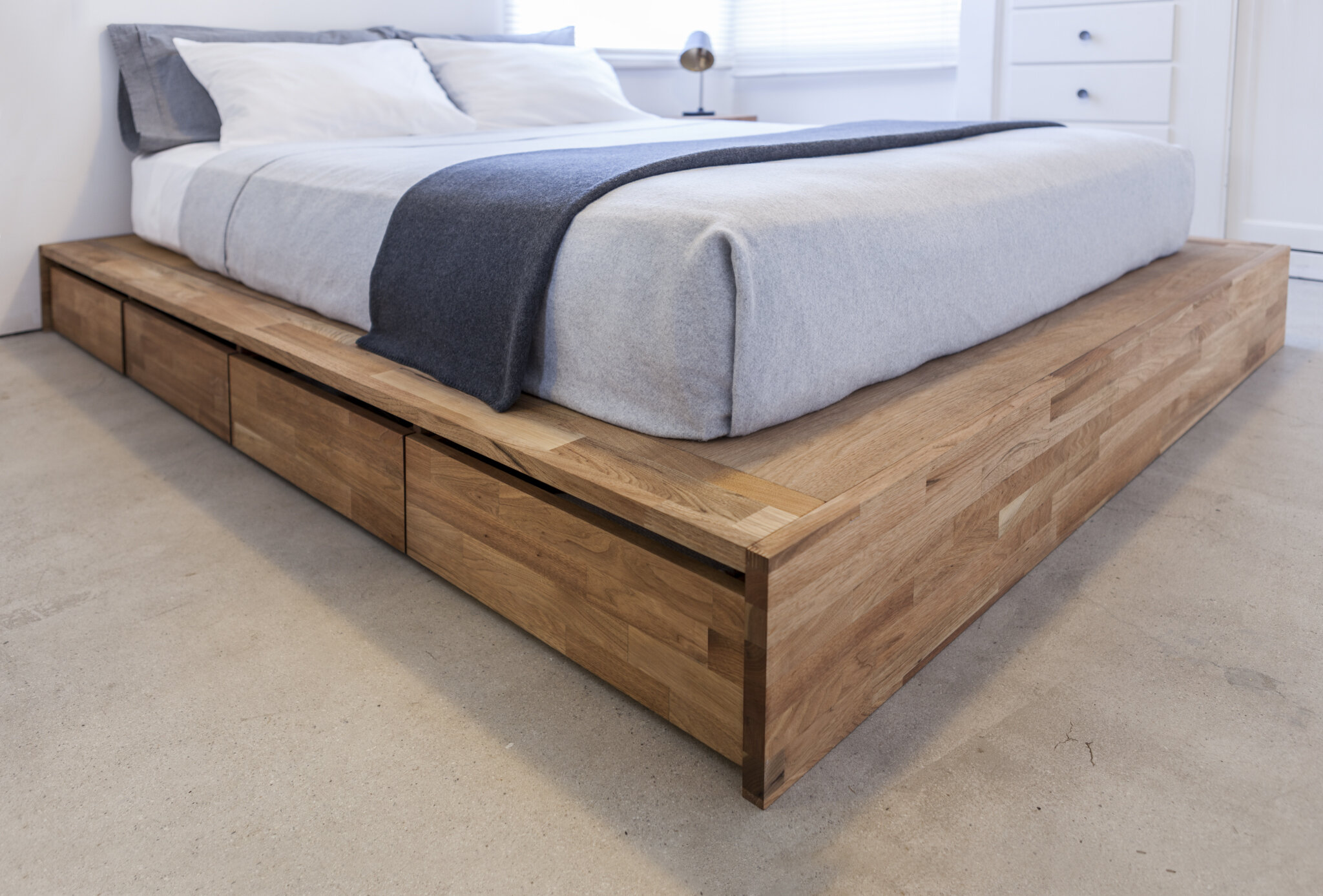 Modern and Comfortable Platform Bed Design Ideas
