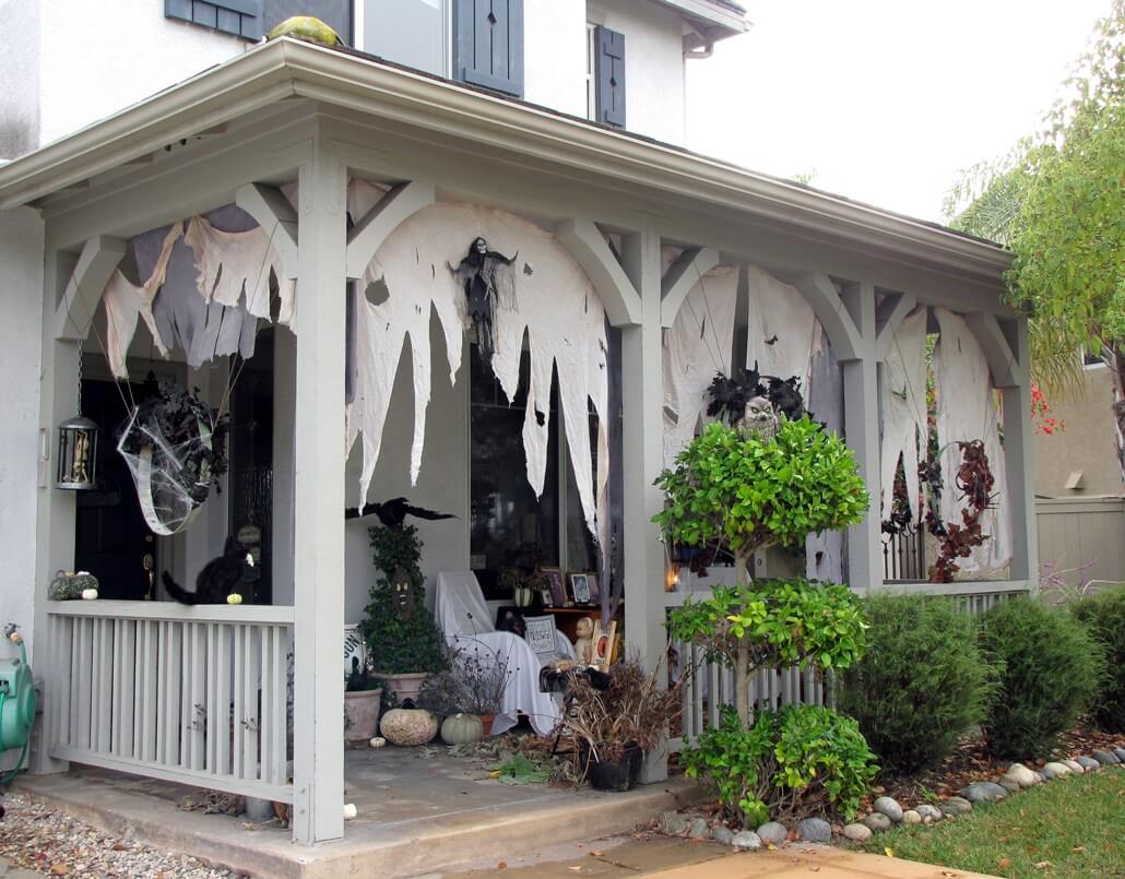 Creepy and Cool Halloween Backyard Decoration Ideas