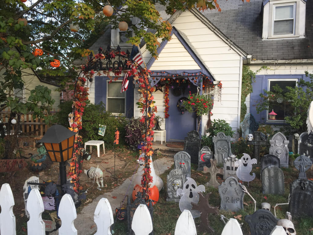 Creepy and Cool Halloween Backyard Decoration Ideas