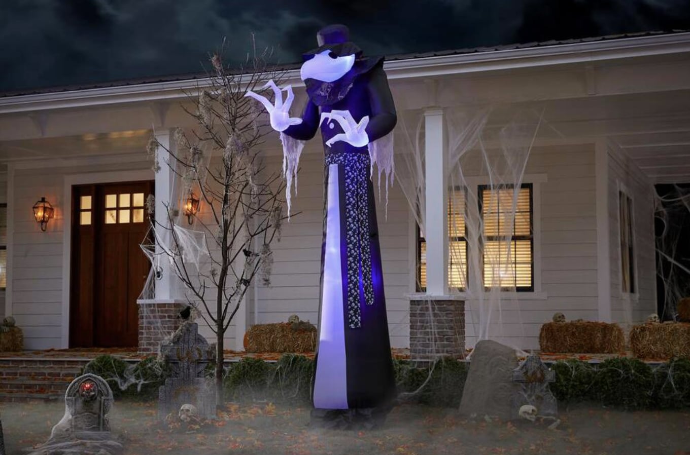 How to Make Your Home Look Like a Haunted on This Halloween