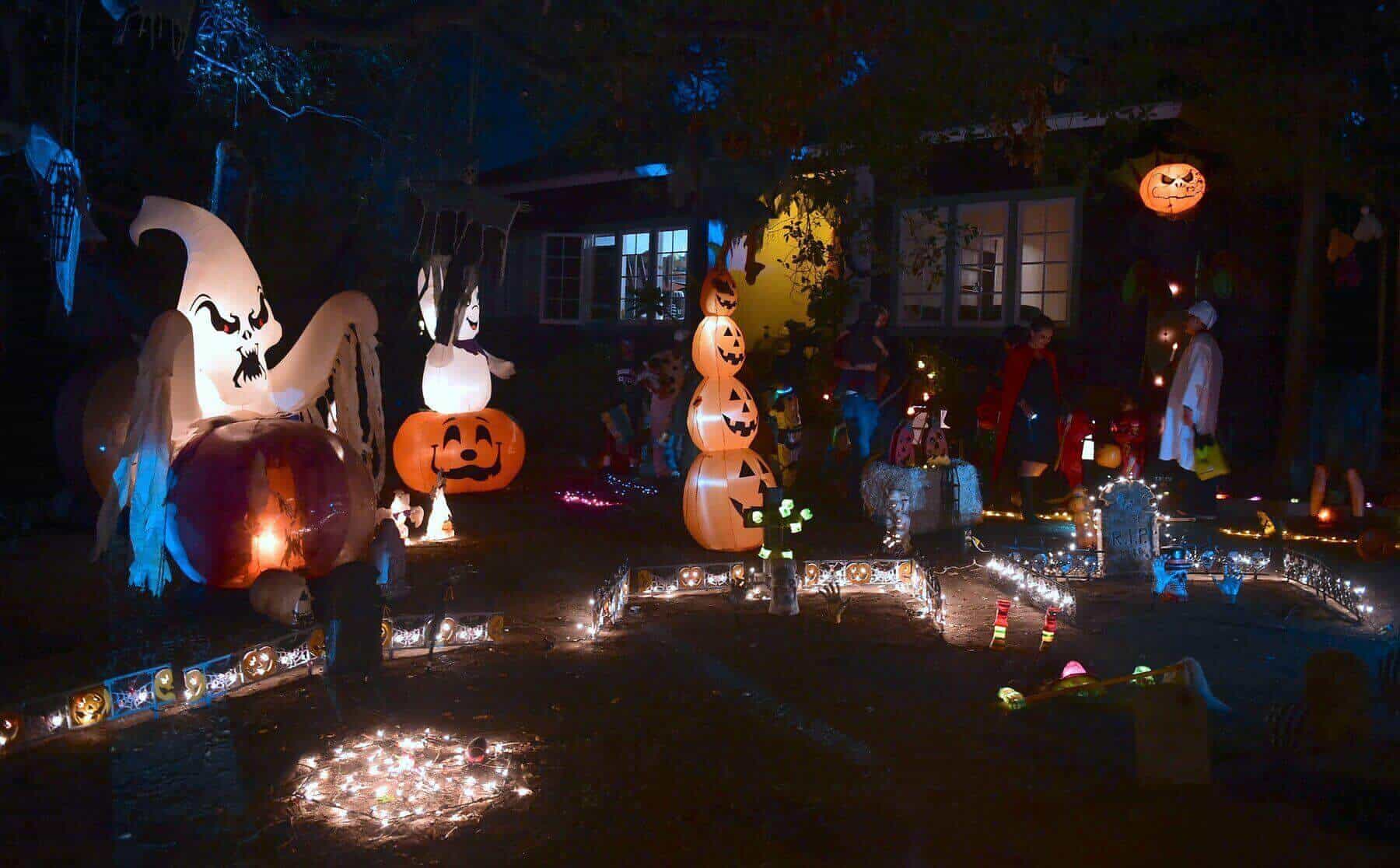 How to Make Your Home Look Like a Haunted on This Halloween