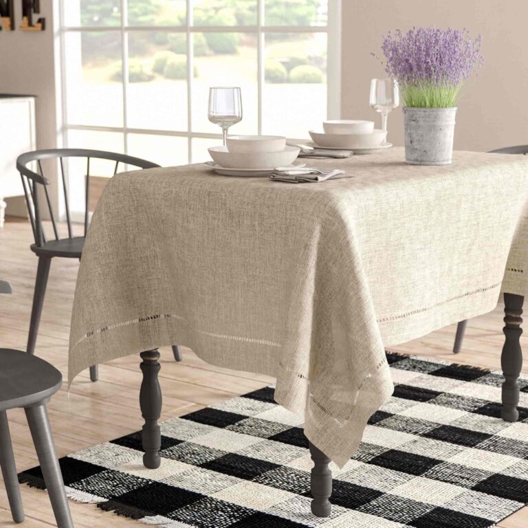 Types of Tablecloths to Beautify Your Home!