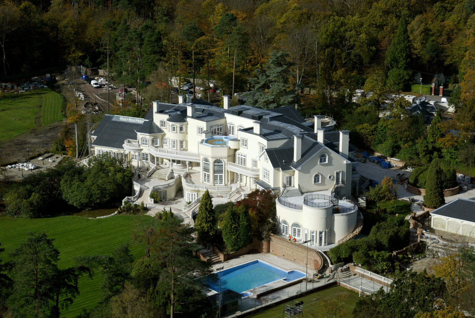 Top 10 Magnificent Houses Around The Globe