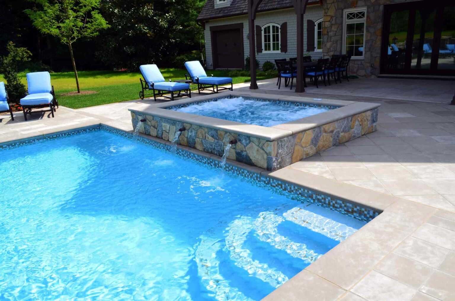 Embellish Your Swimming Pool with Beautiful Swimming Pool Tiles!