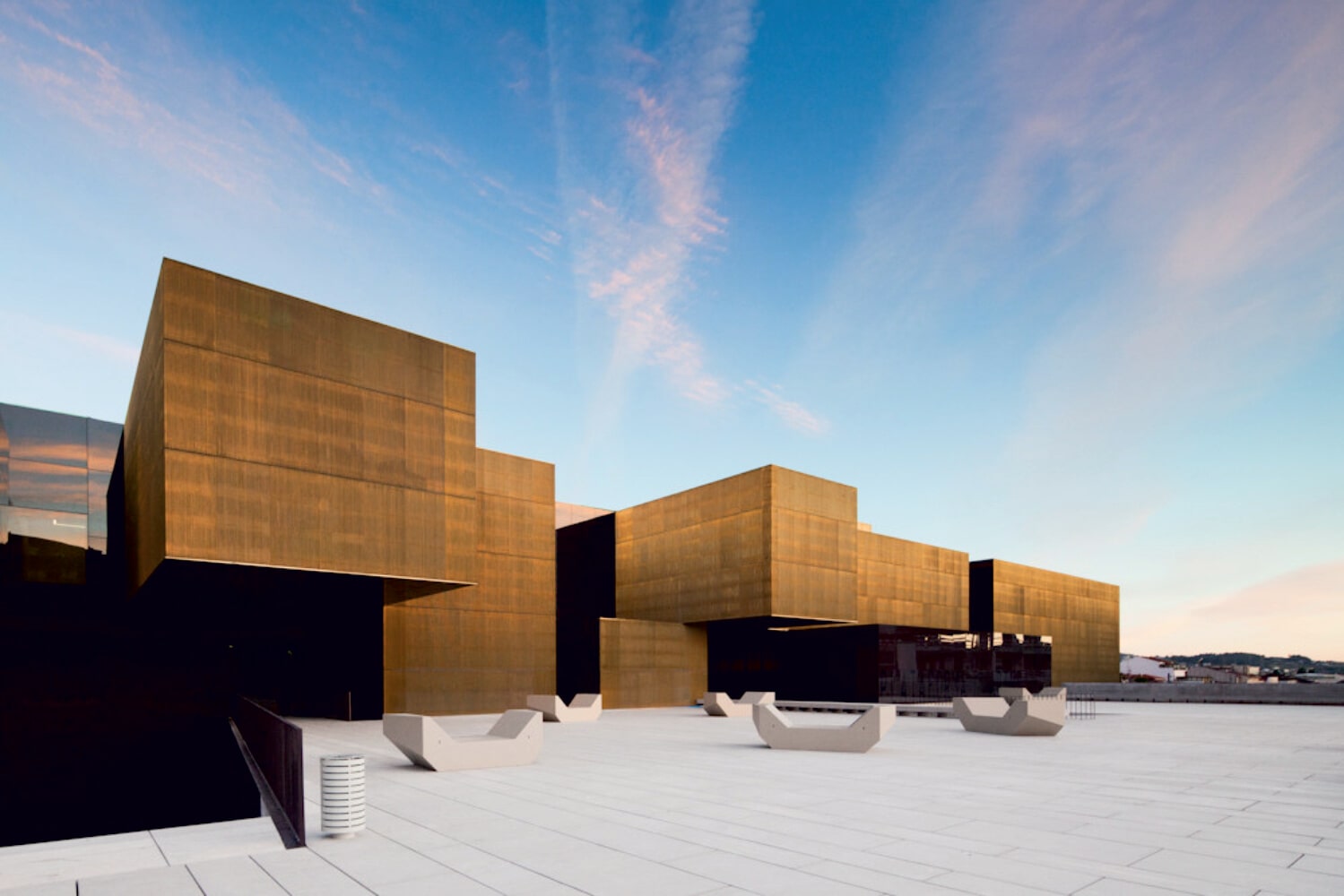 Top 10 Golden Buildings Around the World