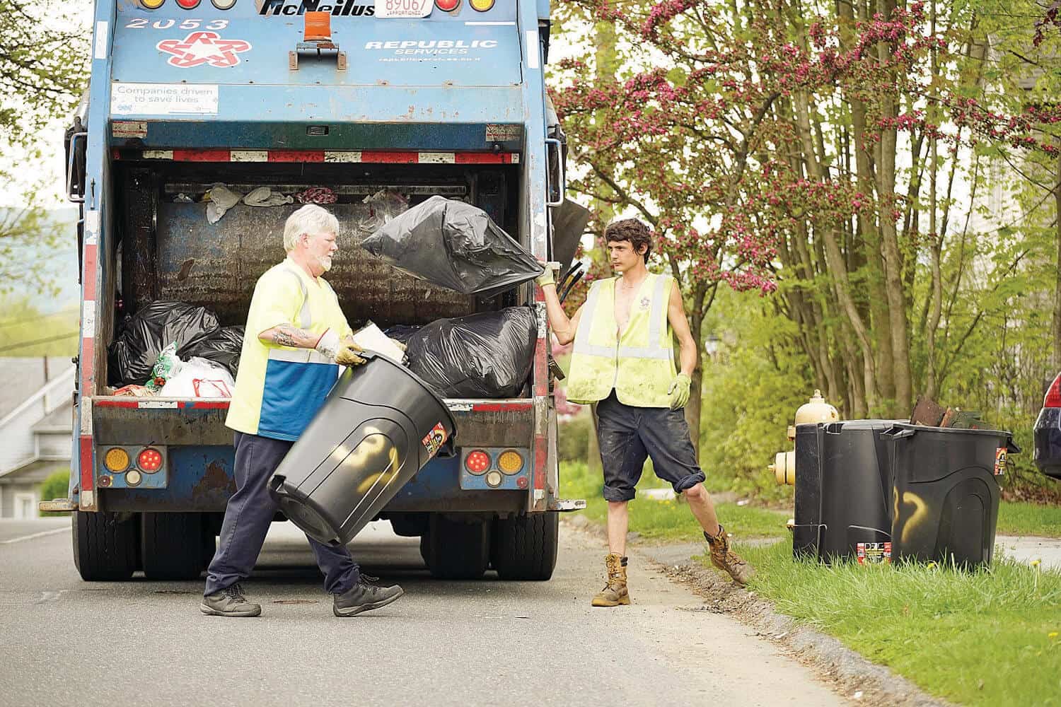 Why Should You Hire Professionals For Rubbish Removal In Sydney?