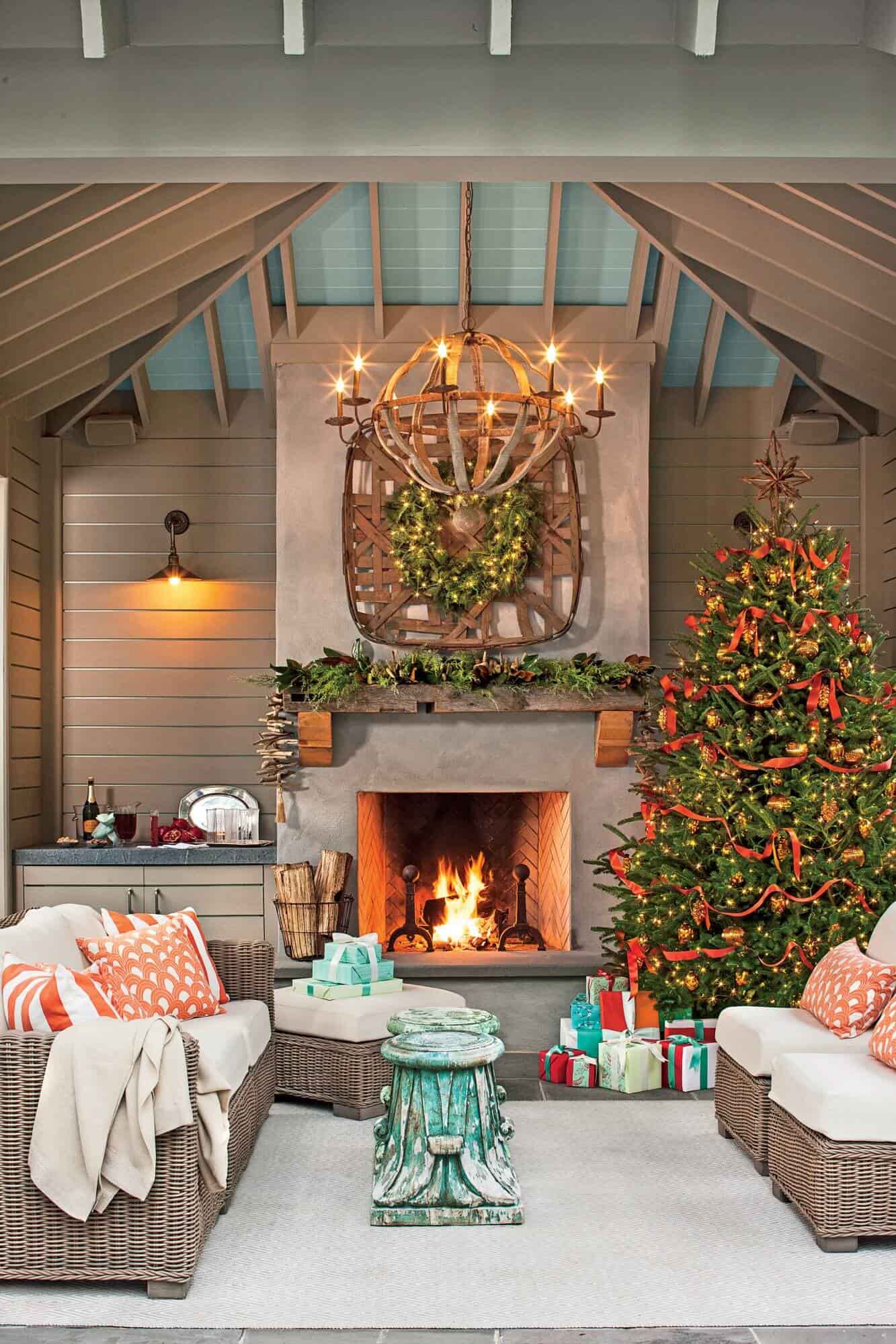 Bring the Christmas Spirit into Your Home with Light Decoration
