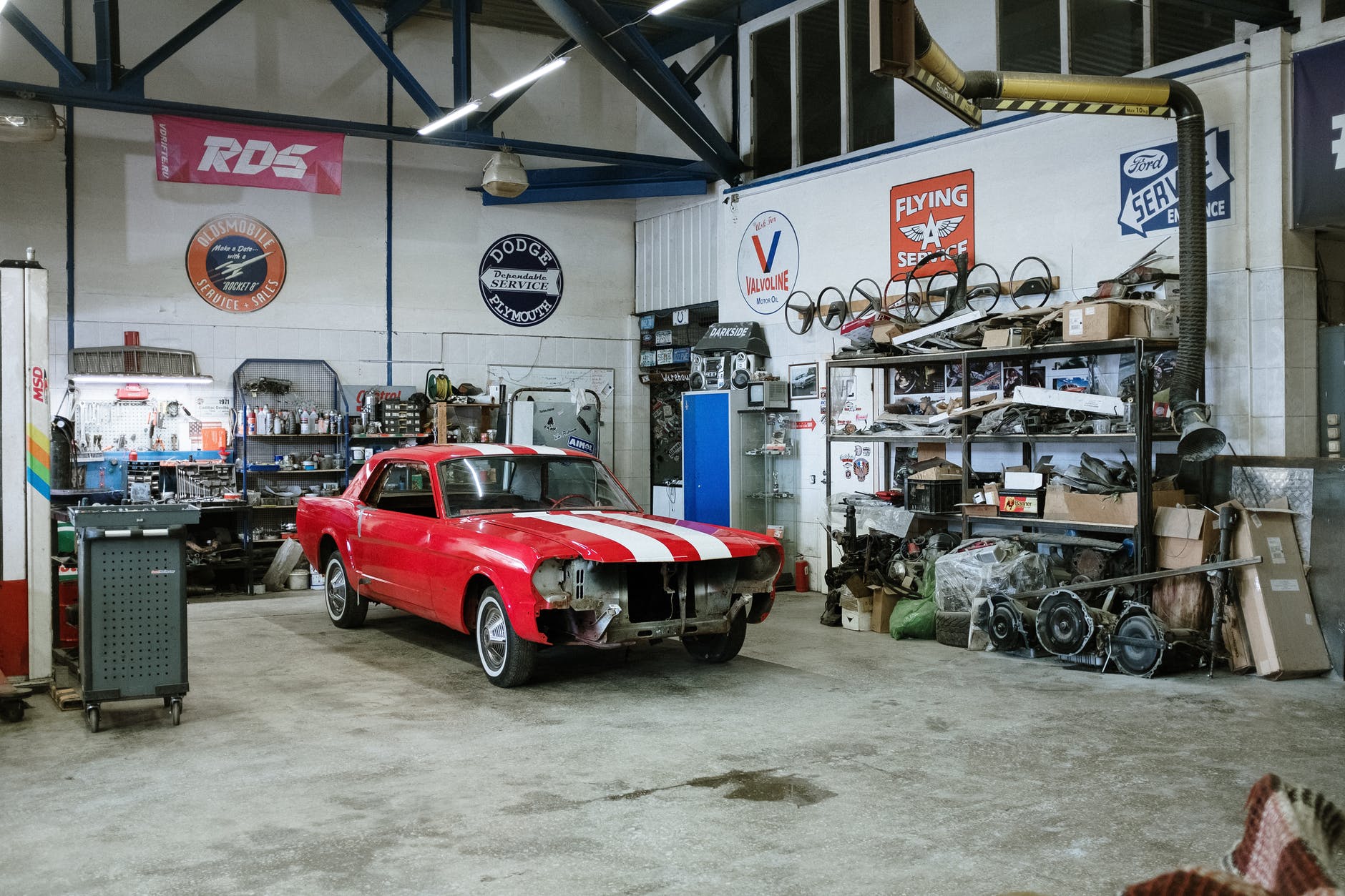 12 Great Ideas to Keep Your Garage Clean & Organized When Downsizing